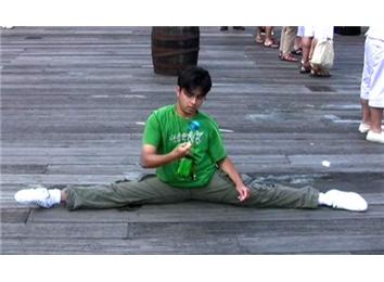 Most Yo-Yo Revolutions While Doing The Splits | World Record | Malachy ...