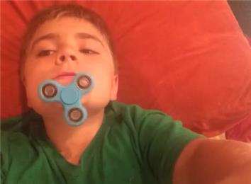 Longest Time Spinning A Fidget Spinner On Chin | World Record ...