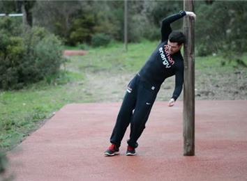 Longest Time Holding One-Armed Human Flag Pose With Shoulders Leaning ...