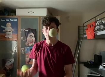 Longest Time Juggling Three Tennis Balls Without Blinking | World ...
