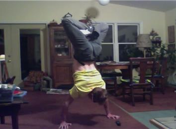 Longest Cross-Legged Handstand | World Record | Ian Bennett