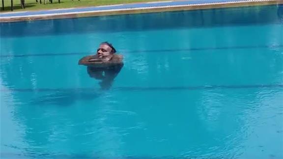Longest Time Floating Vertically In An Eight-Foot Deep Swimming Pool ...