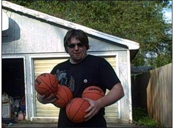 Most Consecutive Catches While Juggling Five Mini-Basketballs | World ...