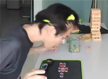 Fastest Time To Build A Three-Layer Dice Pyramid Using Teeth | World ...