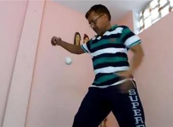 Most Consecutive One-Handed Behind-The-Back Baseball Catches | World ...