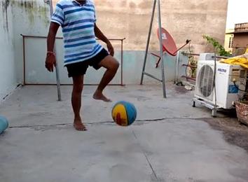 Most Consecutive Basketball Dribbles With Alternating Feet | World ...