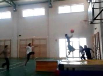 Most People To Consecutively Bounce A Basketball On The Backboard ...