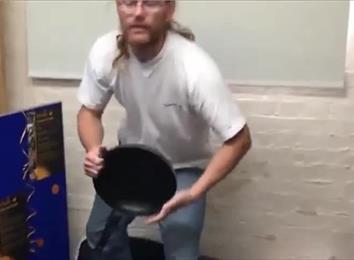 Fastest Time To Roll A 28-cm Diameter Frying Pan | World Record ...
