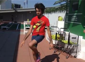 Most Consecutive Bounces Of A Tennis Ball On Knee | World Record ...