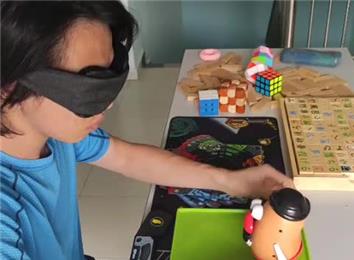 Fastest Time To Assemble Mr. Potato Head While Blindfolded | World ...