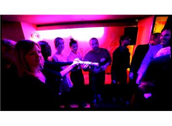 Most People Pulling A Holiday Cracker | World Record | Kristian Foy