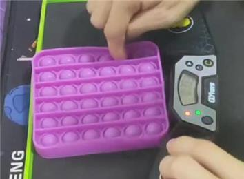 Fastest Time To Pop All The Bubbles Of A 6x6 Pop-It Toy Using One ...