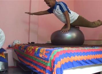 Longest Time Balancing On An Exercise Ball Using One Knee And Hand ...