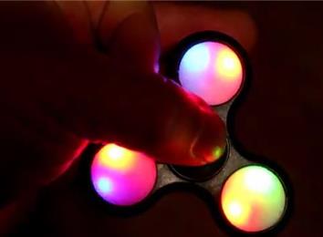 Longest Time Spinning A Fidget Spinner Between Pinky Finger And Thumb ...