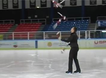 Most Clubs Juggled While Wearing Ice Skates | World Record | Niels Duinker