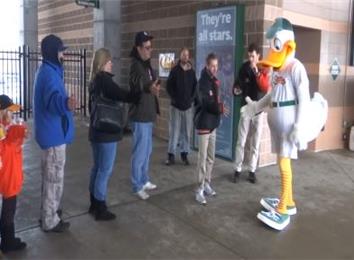Most High Fives Given By A Mascot In 30 Seconds | World Record ...