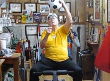 Longest Time Balancing A Soccer Ball On Top Of A Solar Light On Chin ...