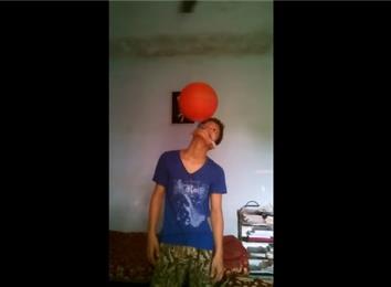 Longest Time Spinning A Basketball On The Tip Of A Toothbrush Held In ...