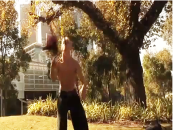 Most Consecutive Catches Of A Juggled Chainsaw With Sword In Throat ...