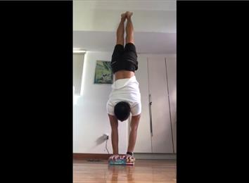 Longest Handstand On A Dictionary | World Record | Junkai Liow