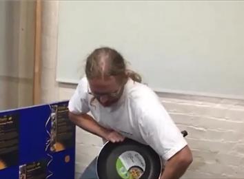Fastest Time To Roll A 32-cm Diameter Frying Pan | World Record ...